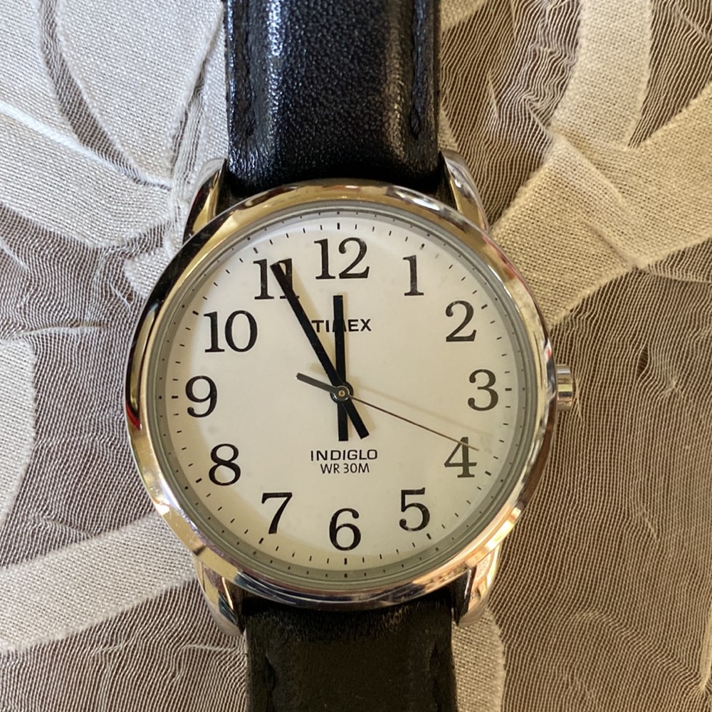 Timex Easy Reader 35mm Classic Leather Strap Watch. - Gem